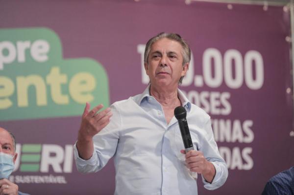 Rubens Furlan fala em coletiva sobre a marca de 100 mil testes ...